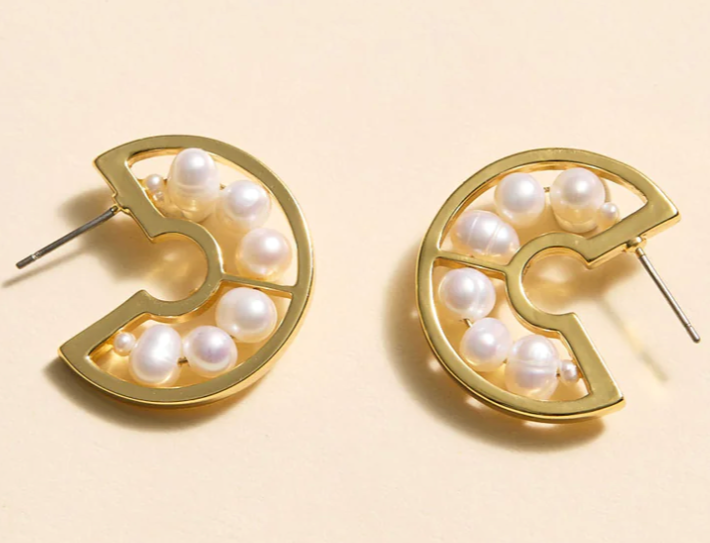 Betty Hoops – Village Tailor